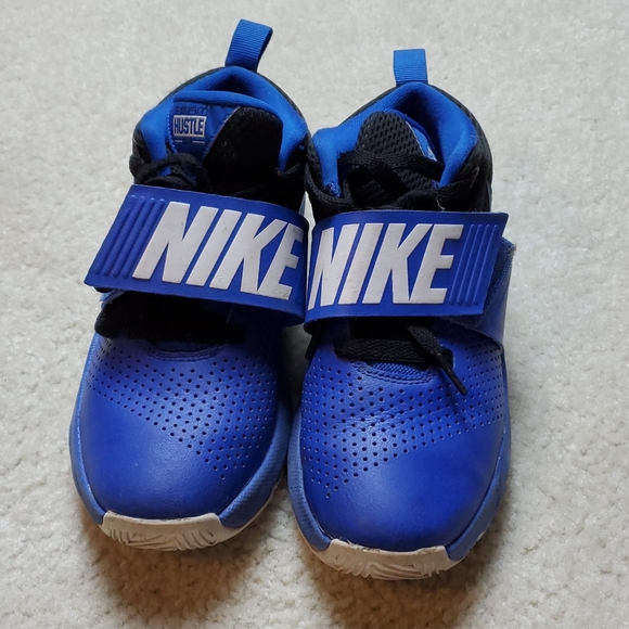 Nike | Shoes | Used Nike Team Hustle Bluewhite Size 35y | Poshmark